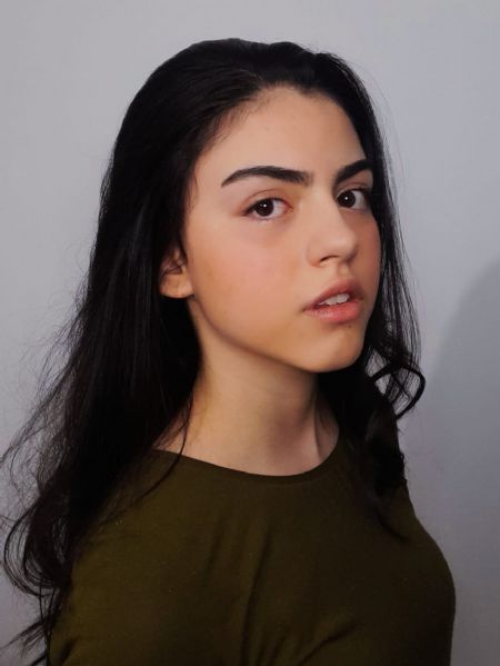 Laura, 19 Años – Extra | www.onlinecasting.com.ar